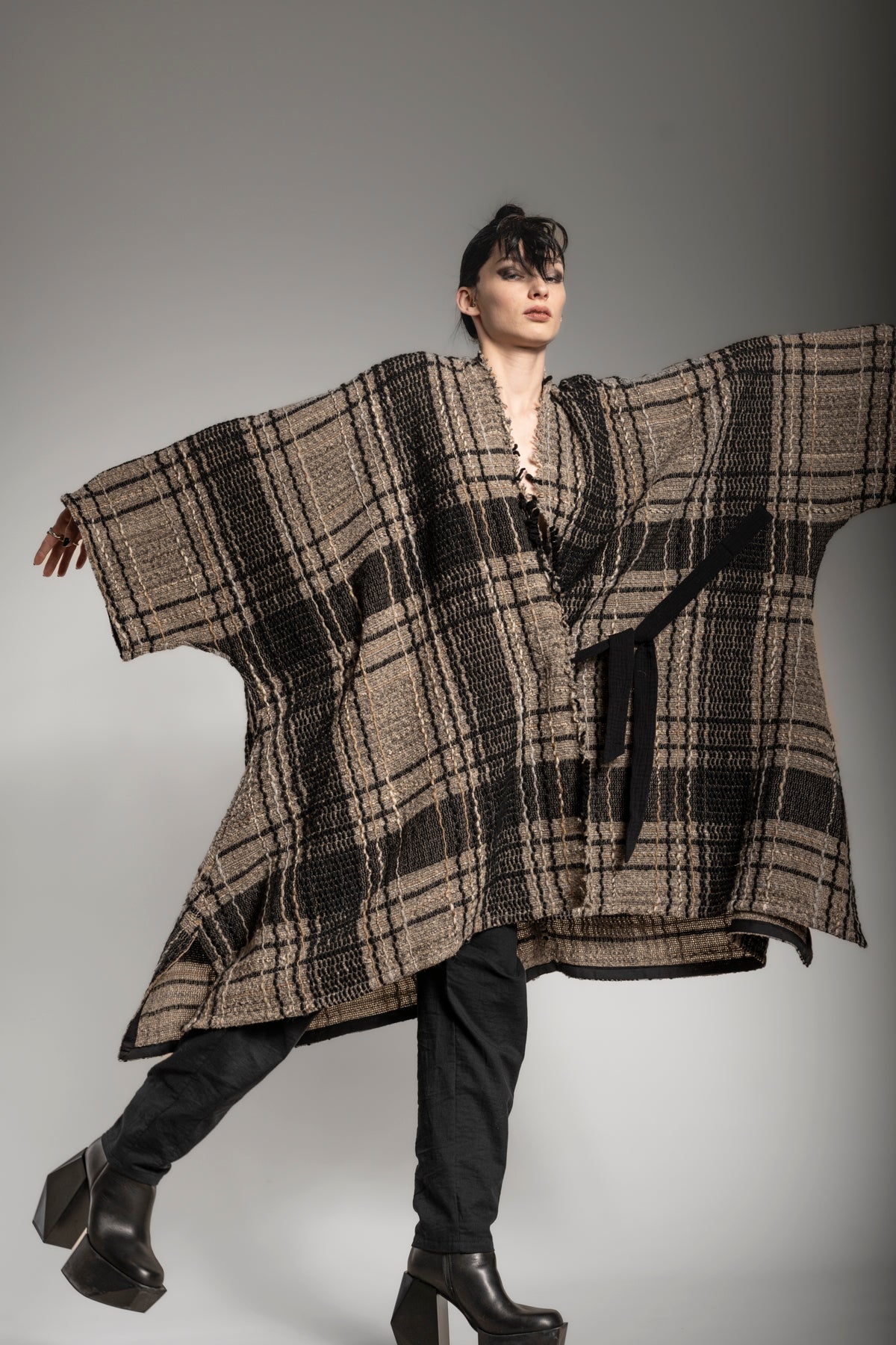 Designer Wool Cape Coat with Sleeves | eigensinnig