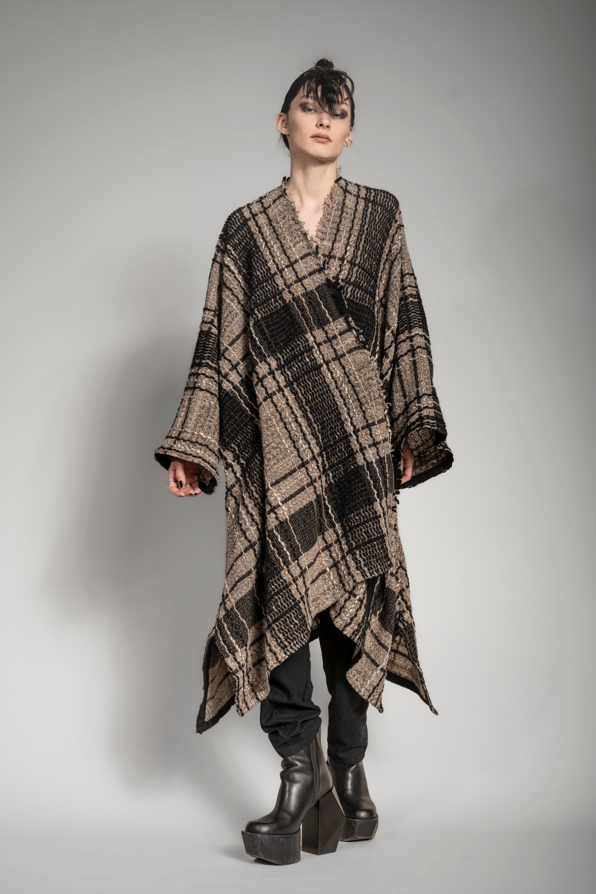 Designer Wool Cape Coat with Sleeves | eigensinnig