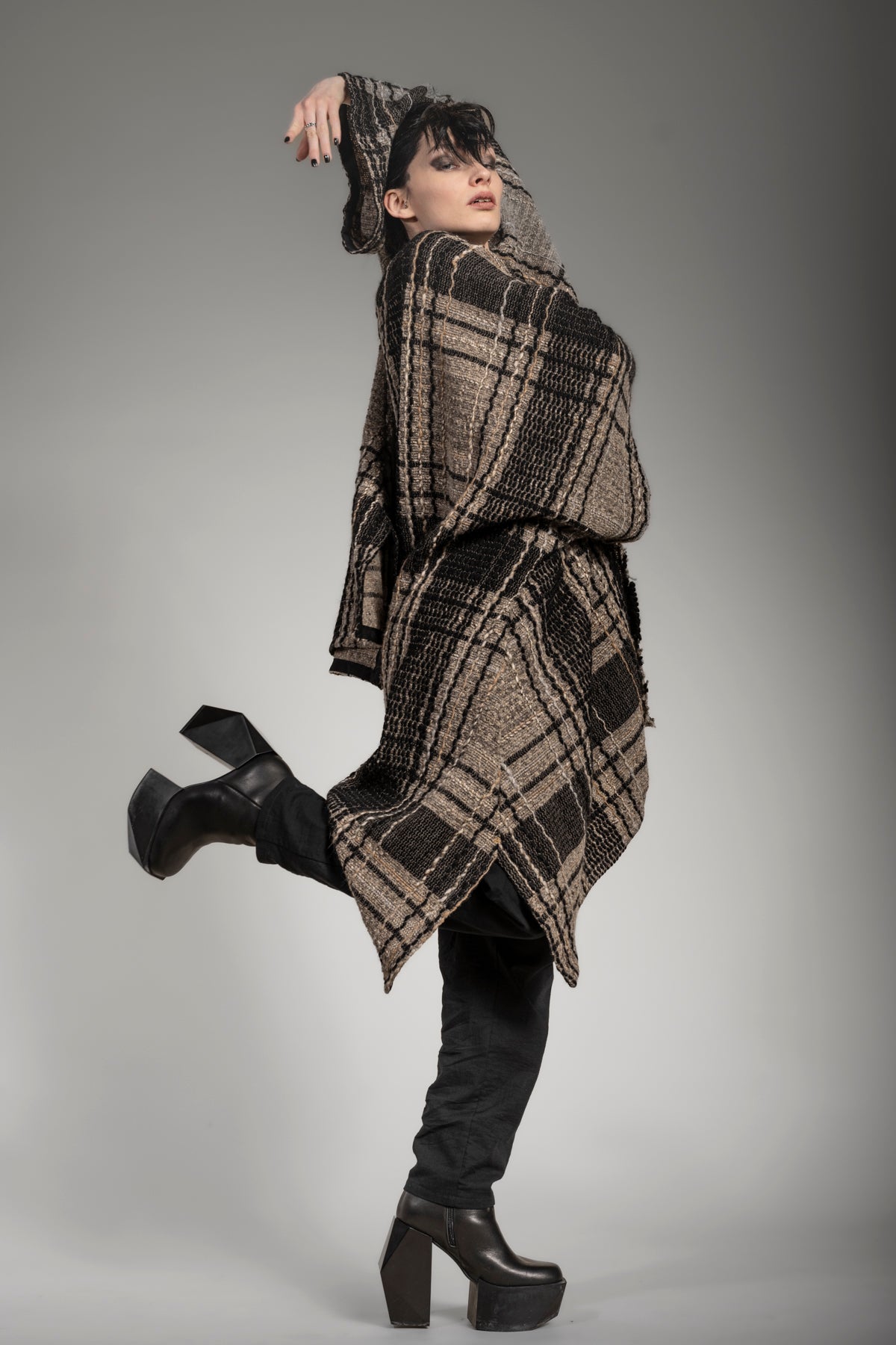 Designer Wool Cape Coat with Sleeves | eigensinnig