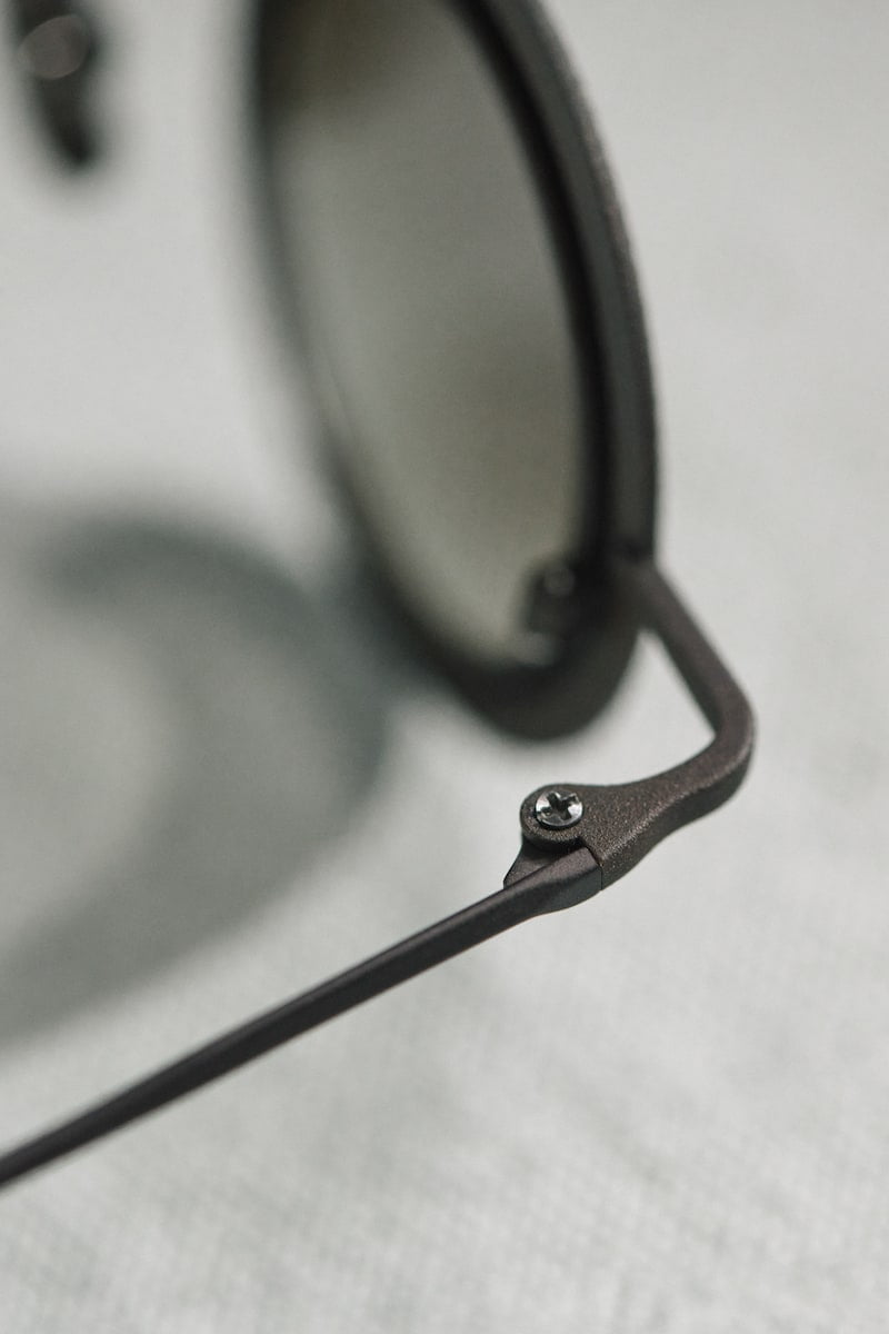 Large, round luxury sunglasses in gray | Rigards RG1009TI