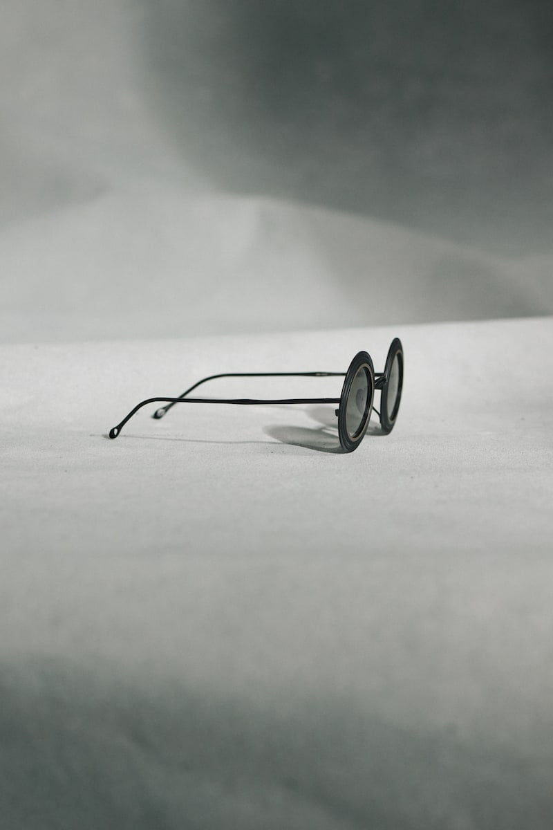 Round luxurious sunglasses for men and women | Rigards x Uma Wang